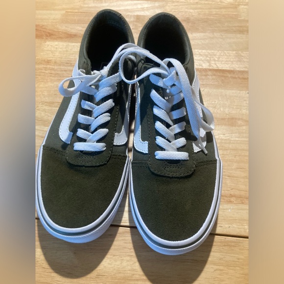 Vans | Shoes | Vans Green Size 8 In Excellent Condition No Signs Of ...
